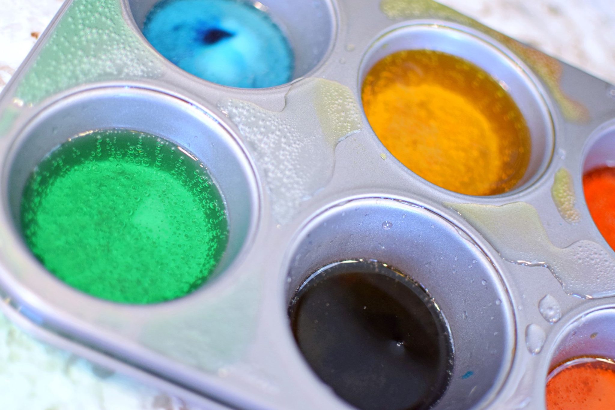 Hidden Colors: A Baking Soda & Vinegar Experiment 2021 | Entertain Your ...