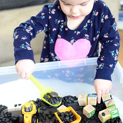 The Ultimate Guide to Sensory Bins for Beginners 2020 | Entertain Your ...